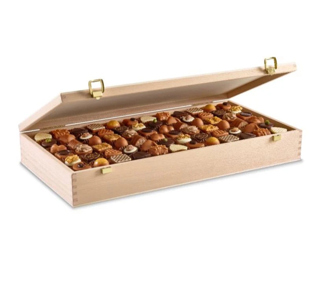 LADERACH 144 Assorted Praline Chocolates – Send Flowers to Amman Jordan ...